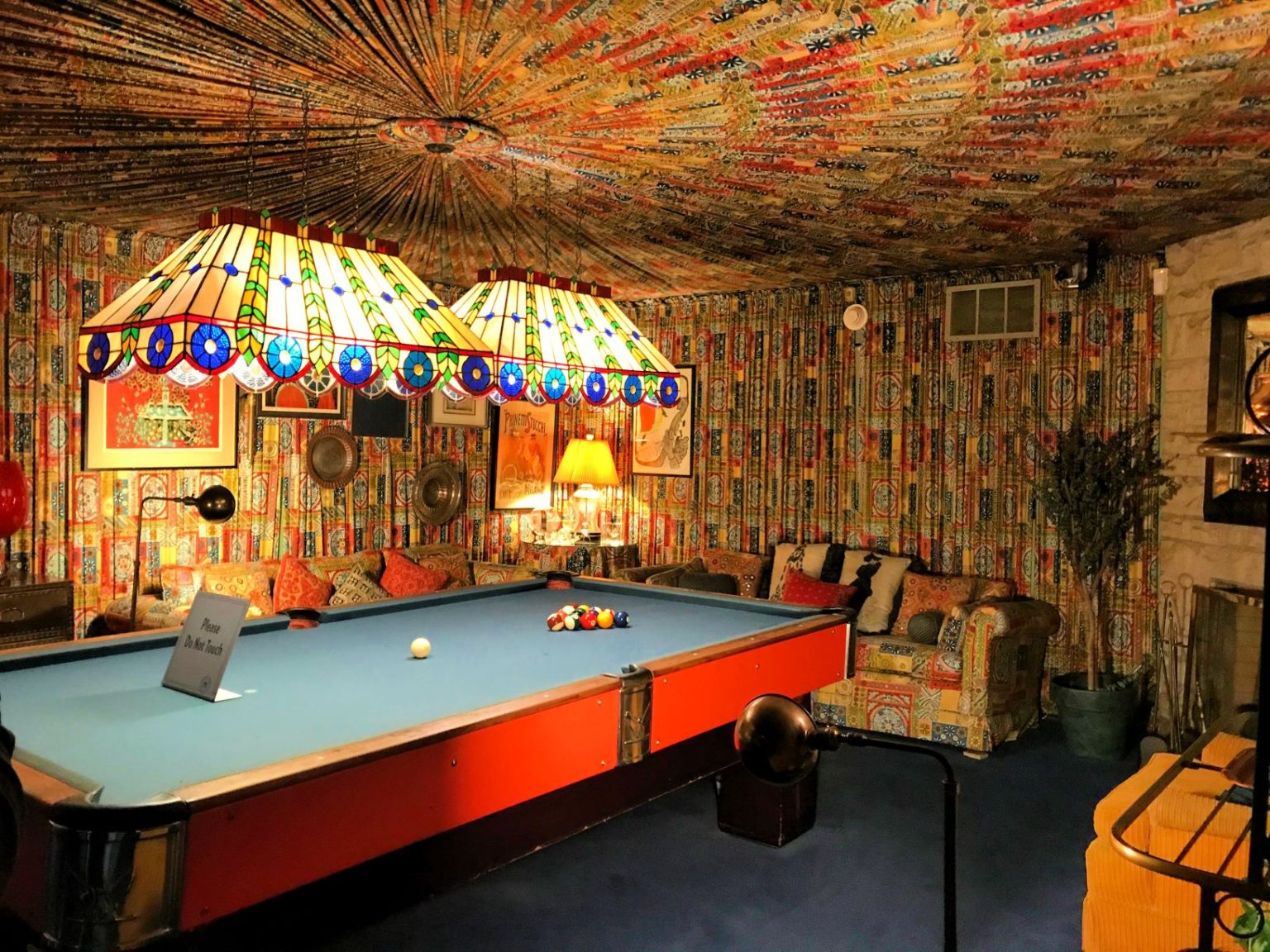 Review of Elvis's Graceland in Memphis, Tennessee